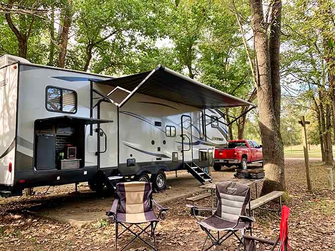 Rocky River Resort proves that comfort and nature can coexist beautifully when someone plans it right.