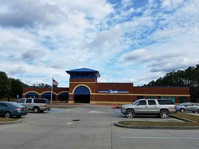This modern post office proves that even federal buildings can have a little Mediterranean flair when they try.