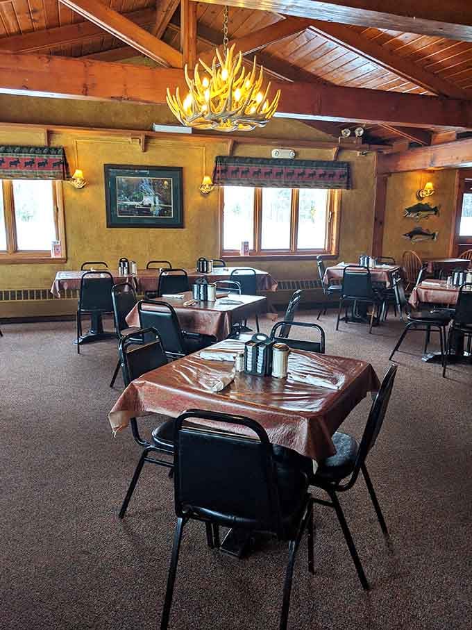 That antler chandelier and wood paneling make you feel like you're dining in the world's friendliest hunting lodge.