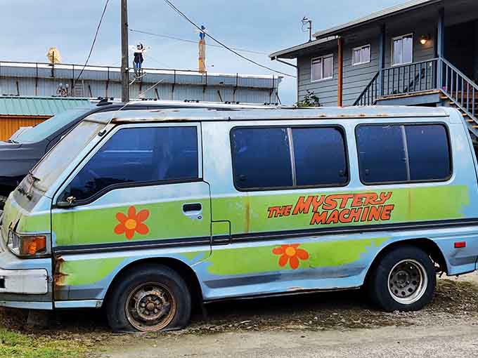 Even the Mystery Machine made a pilgrimage here, because Scooby and the gang know quality weirdness when they see it.