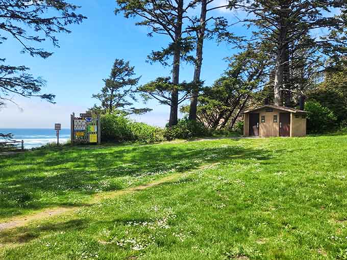 Even the facilities blend into the landscape here, because Oregon State Parks understands that nobody wants ugly buildings ruining perfect views.