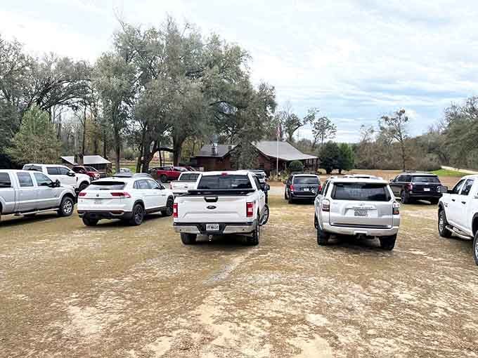 A full parking lot in rural Georgia means one thing: the food inside is absolutely worth the journey out here.