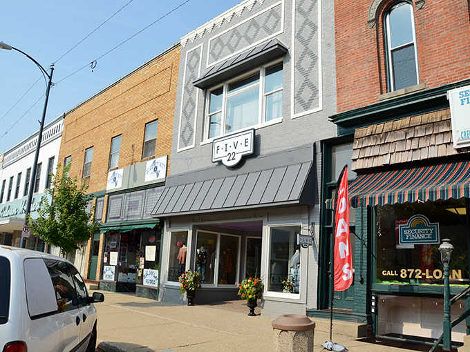 Five 22 brings style to Main Street without the pretension that usually comes with exposed brick and good lighting choices.