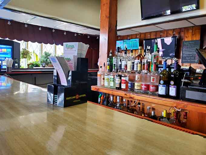 The bar stocks everything you need to wash down a dozen crabs, from local brews to classic cocktails.