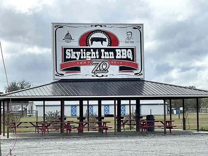The picnic pavilion outside offers al fresco dining for those who want their barbecue with fresh air.