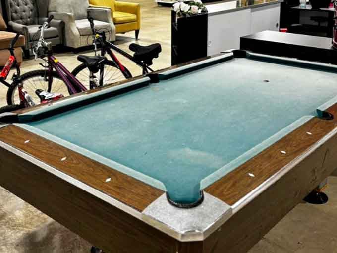 A pool table waiting for its next home &ndash; because apparently someone decided billiards wasn't their thing after all, lucky you.