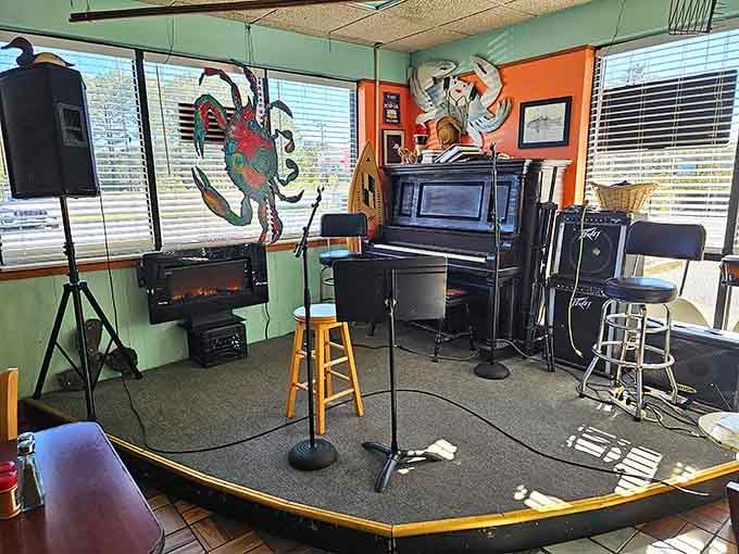 Even the entertainment stage promises live music, because apparently excellent food wasn't enough to offer already here.