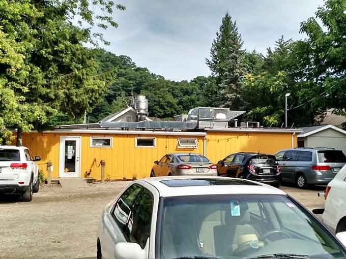 A packed parking lot is always the best restaurant review you'll ever need, no food critic required here.