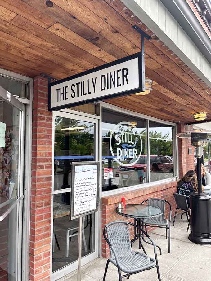 A few outdoor tables let you enjoy your breakfast with fresh air and small-town Arlington street views.