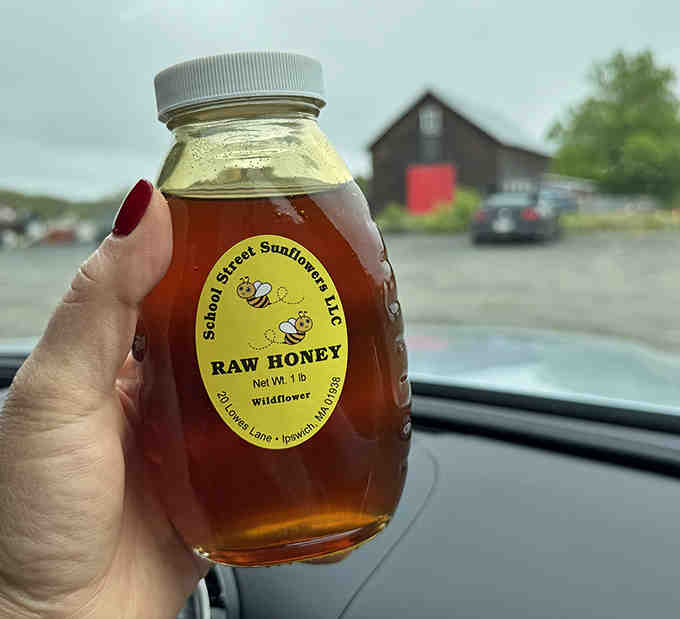Local honey from the farm, because bees appreciate beautiful flowers just as much as the rest of us.