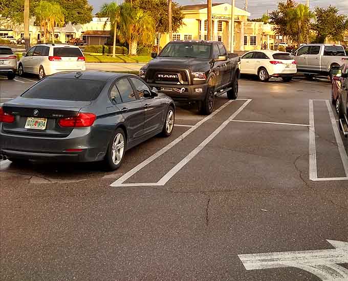 When the parking lot looks like this, you know the locals have spoken with their appetites.