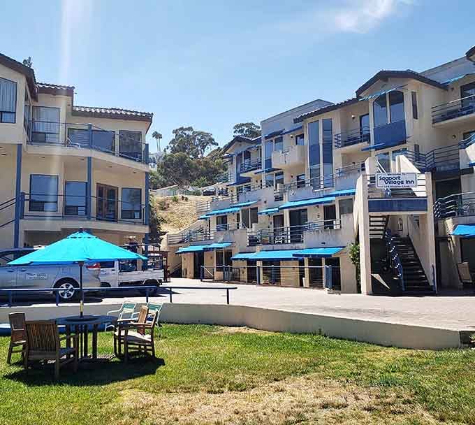 Seaport Village Inn offers blue-trimmed accommodations where waking up to island life becomes your new favorite morning routine.