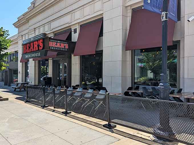 The outdoor patio seating offers fresh air for those who want to enjoy their ribs while people-watching downtown Hartford.