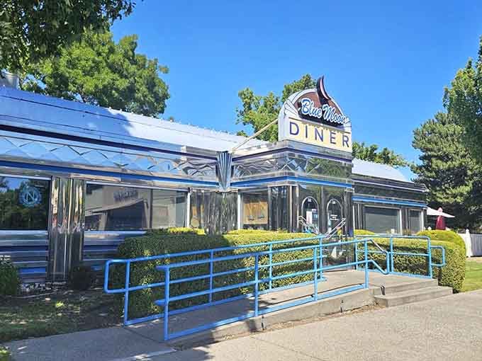 The blue and chrome exterior gleams in the sunshine, beckoning hungry travelers to step inside and stay awhile.