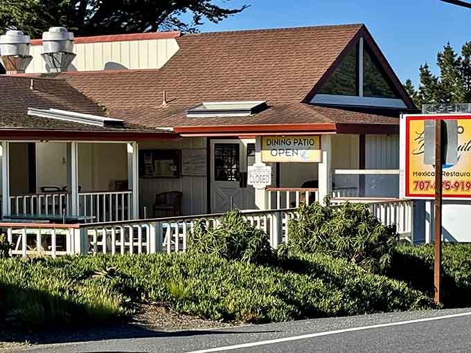 White picket fence and ocean breezes: your grandmother's dream restaurant with significantly better fish tacos.