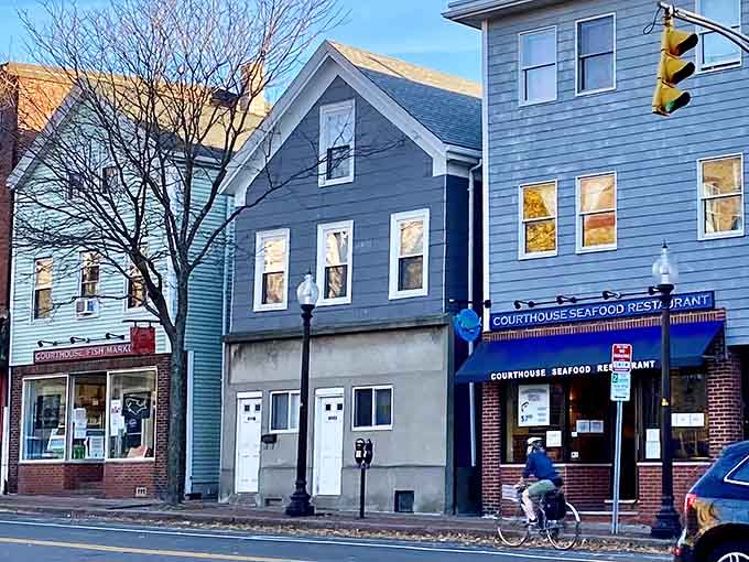 The fish market next door means your dinner was practically still swimming this morning.