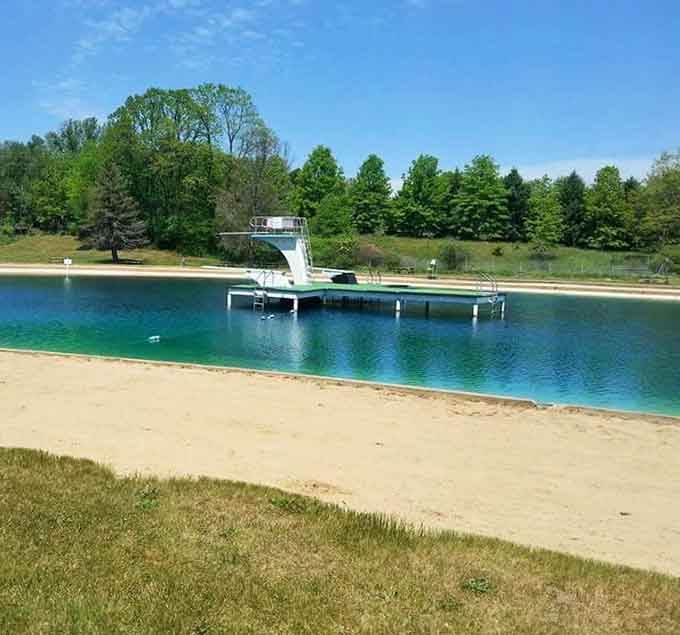 That spring-fed clarity is so impressive you can actually see the bottom, which is refreshingly reassuring.