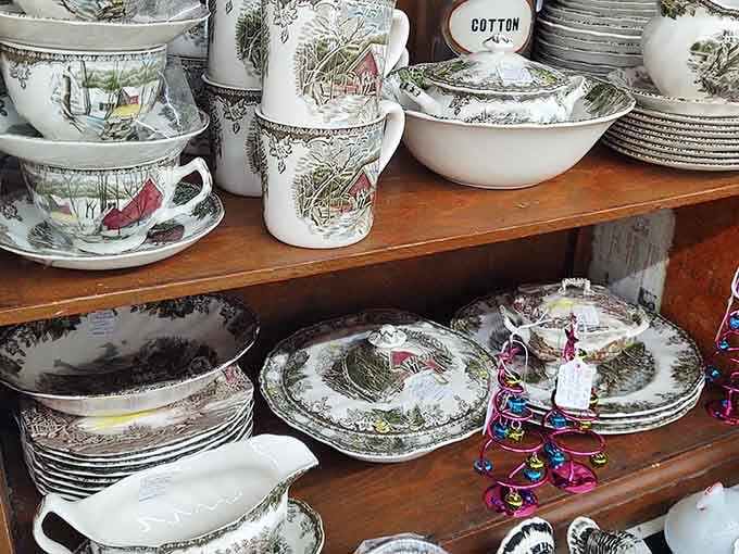 Vintage holiday china patterns that made every dinner feel special, not just another Tuesday night.