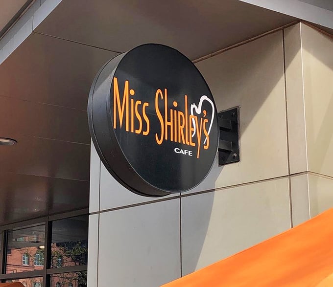 The sign that signals you've arrived at breakfast paradise, right here in Baltimore's Inner Harbor area.