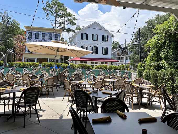 Outdoor seating that lets you enjoy your farm-fresh breakfast while soaking up that gorgeous Lowcountry sunshine.