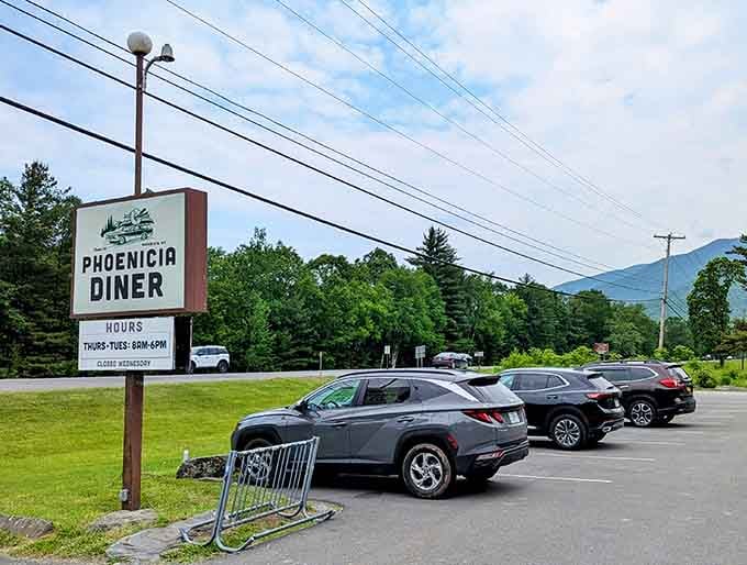 That roadside sign and full parking lot tell you everything you need to know about this place's popularity.