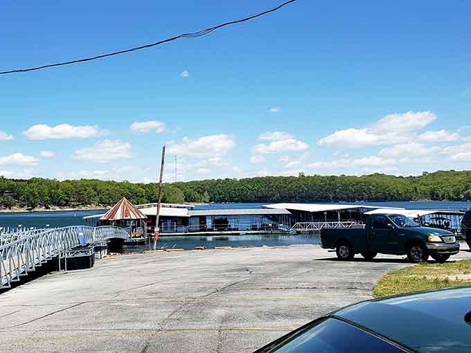 Ample parking with those floating docks stretching into Table Rock Lake means arriving by car or boat works equally well here.