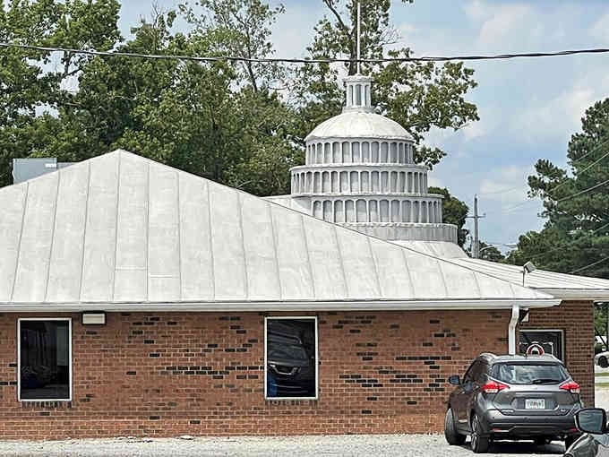That Capitol dome rising above the trees announces barbecue royalty from blocks away, impossible to miss.