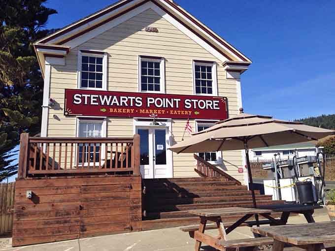 Outdoor seating with umbrellas where you can enjoy your meal while the Pacific Ocean does its dramatic thing nearby.