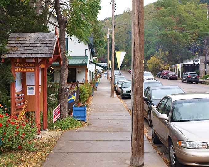 The charming information kiosk and Swedish flag remind you that Scandinavian settlers knew exactly what they were doing choosing this spot.