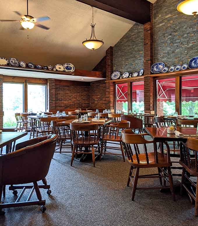 Spacious dining room with plenty of elbow room means you can enjoy your meal without eavesdropping on neighboring conversations.