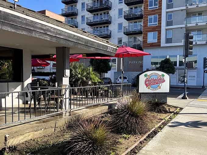 The exterior promises beach vibes and oversized breakfast dreams, and boy does it deliver on both counts.