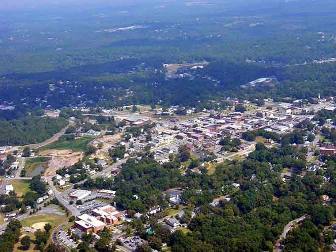 From above, Union spreads out like a green oasis where trees outnumber traffic jams and stress takes a permanent vacation.