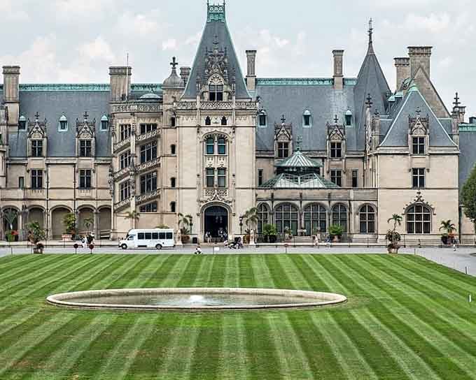 Those perfectly manicured lawns and French ch&acirc;teau towers prove you don't need a passport for European grandeur.