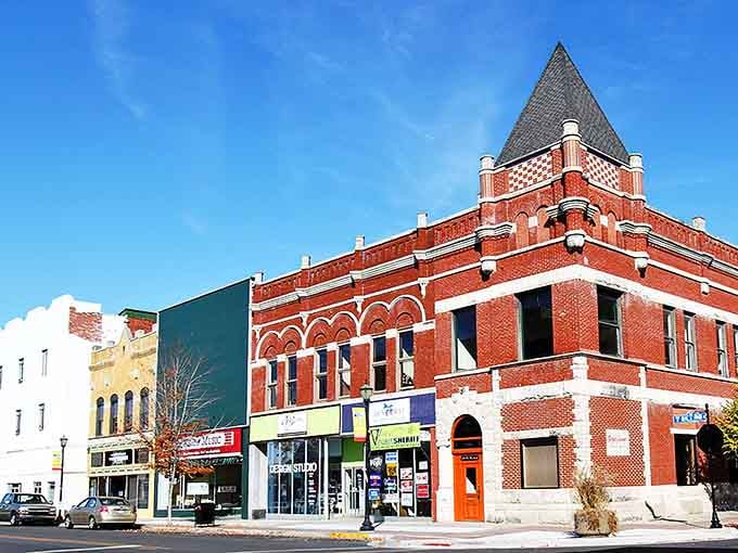 That pyramid-topped brick beauty stands proud like it's auditioning for a postcard about American craftsmanship.
