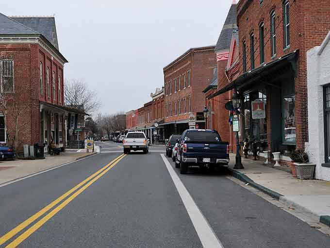 This is what downtown America looked like before chain stores took over the world.