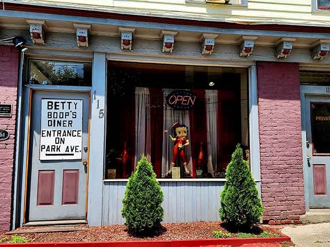 Betty herself stands guard in the window, welcoming hungry travelers to this retro treasure with open arms.
