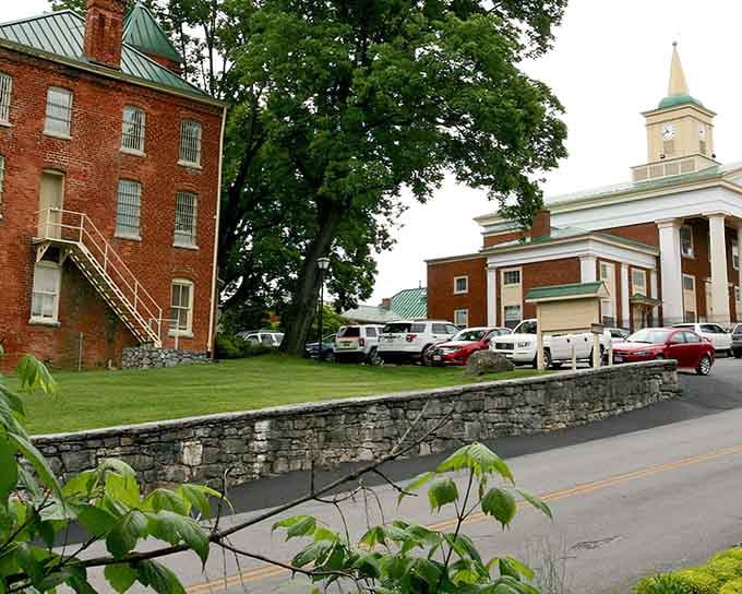 That massive tree has probably witnessed more town gossip than the local barbershop over the decades.