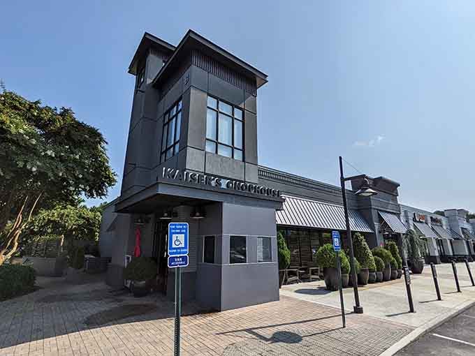 That tower design isn't just for show – it's a beacon calling steak lovers from miles around.