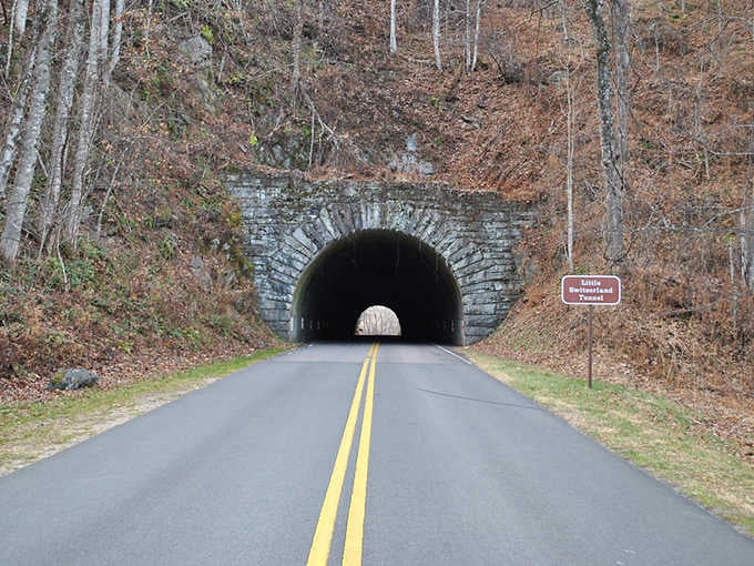 This stone tunnel through the mountain feels like driving into a time machine, doesn't it?
