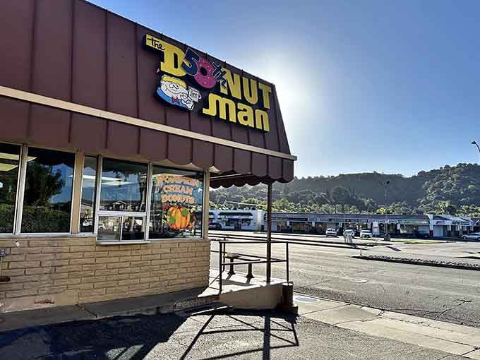 Mountains frame this Route 66 treasure where seasonal fruit-stuffed donuts have created legends among devoted morning pilgrims.