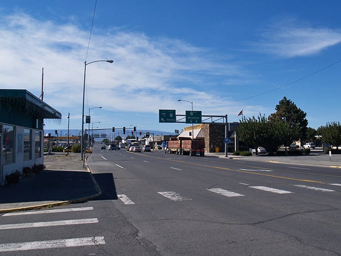 Downtown Quincy: your last chance for snacks before trading civilization for waterfalls and geological wonders beyond imagination.