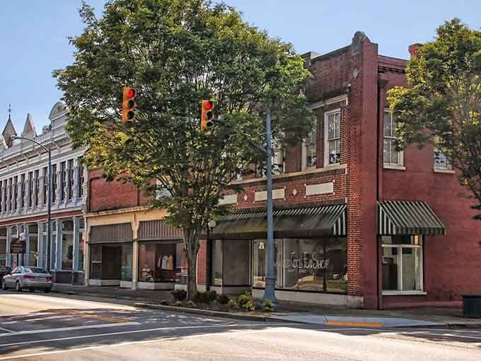 Mature trees shade a main street where storefronts still have character and the pace is refreshingly unhurried, just like Mayberry.