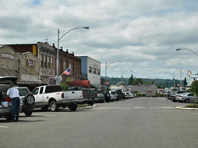 Main street parking spots outnumber the cars, a refreshing change from circling blocks for thirty minutes.
