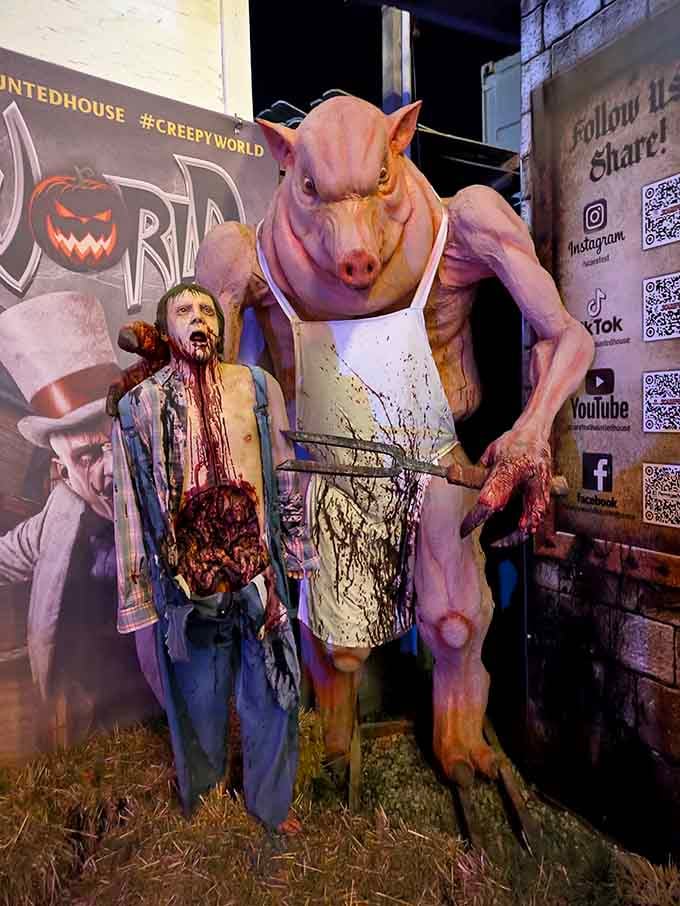 That pig-man combo proves Creepyworld doesn't believe in half measures when it comes to disturbing your peaceful sleep patterns.