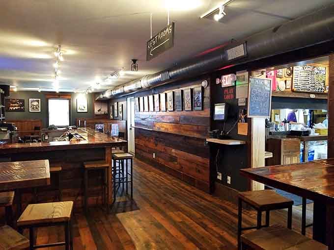 Wood tables, exposed beams, and zero pretension&mdash;this is where neighbors become friends over shared slices.