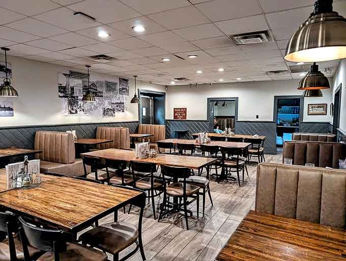 Clean, comfortable, and ready for serious pizza consumption: this is where the magic happens, folks.