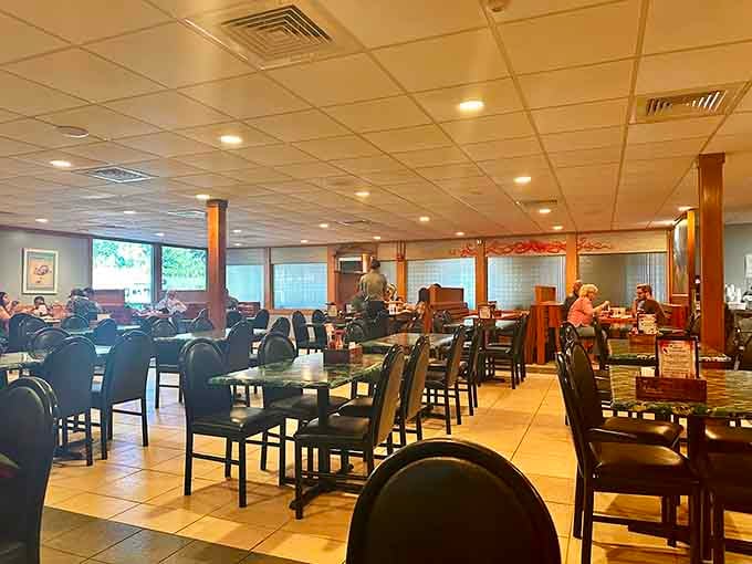 Spacious dining rooms mean you can spread out and get serious about your seafood without bumping elbows with strangers.