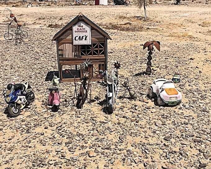 The miniature caf&eacute; proves that good things really do come in small packages, complete with tiny patrons.