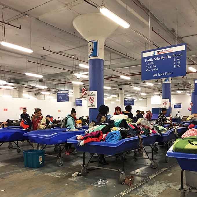 The pricing signs overhead tell the beautiful story: the more you weigh, the less you pay per pound.