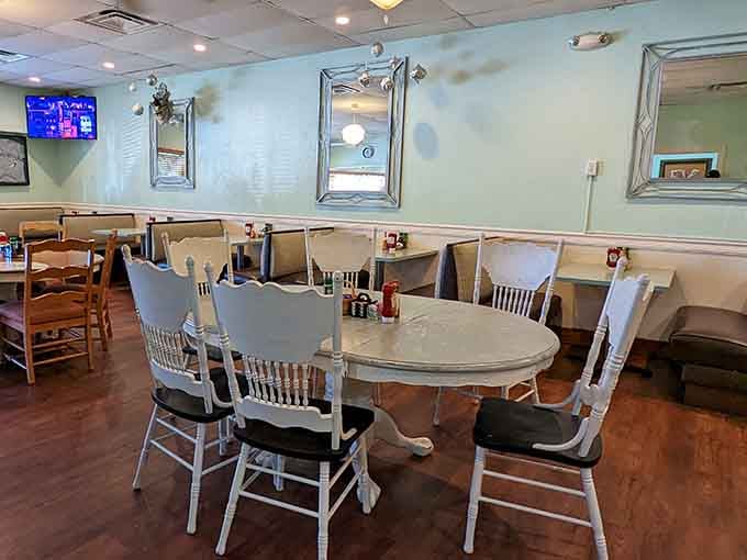 Clean, comfortable, and refreshingly unpretentious, this is where neighbors become friends over exceptional breakfast plates.